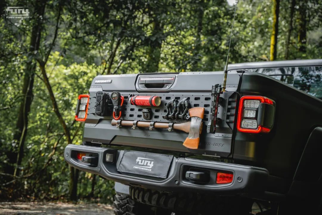 Multifunctional tailgate expansion panel for Jeep Gladiator JT ...